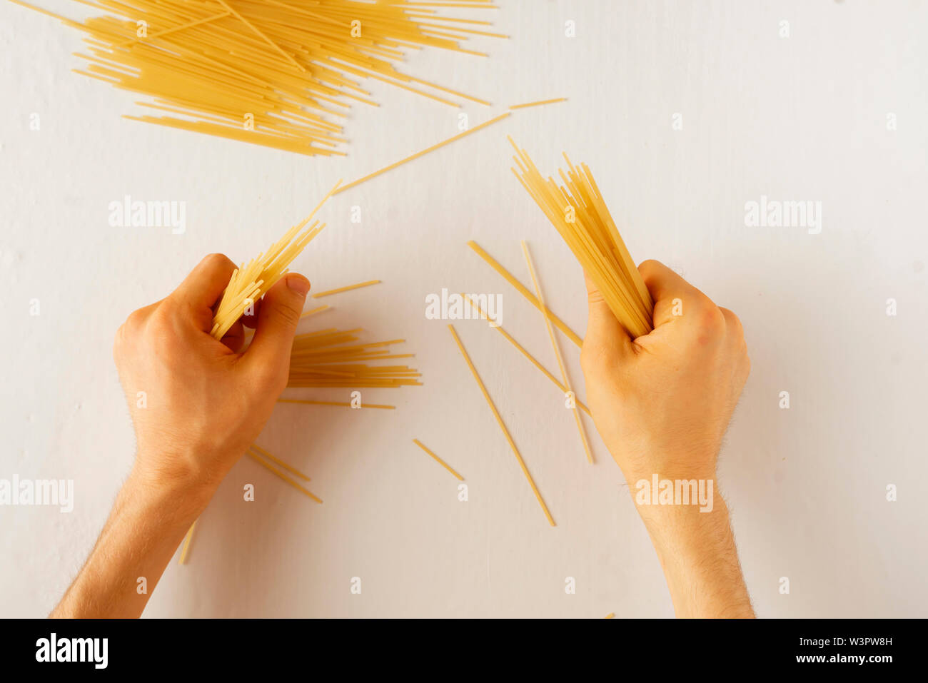 Breaking spaghetti noodles hi-res stock photography and images - Alamy