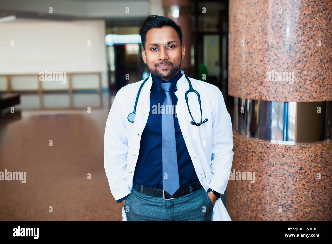 Medical clinic india street hi-res stock photography and images - Alamy