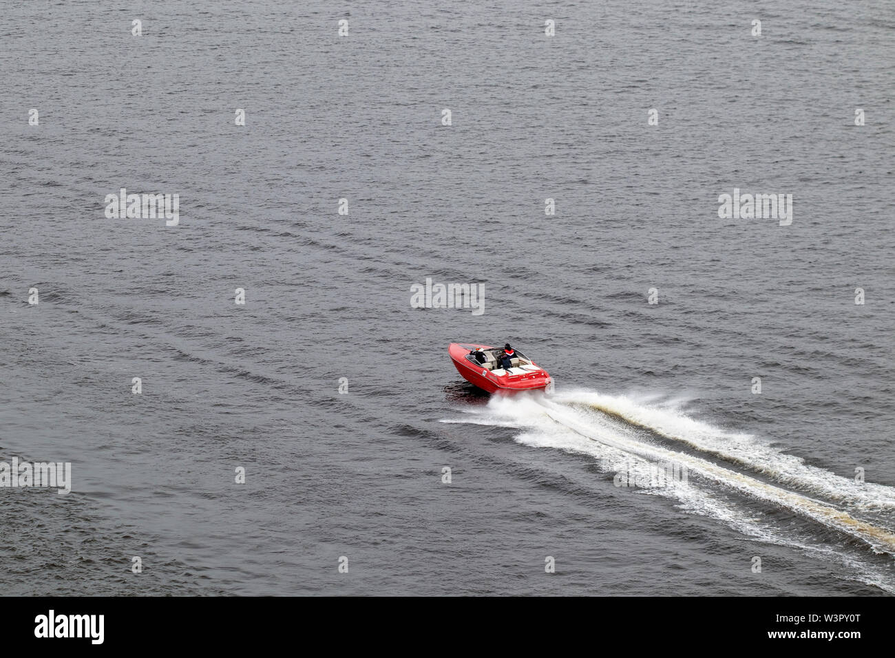 Aerial view boat speeding hi-res stock photography and images - Alamy