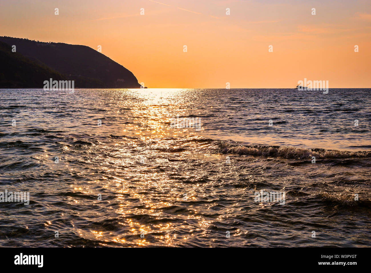 Colorful sunset at Agios Ioannis (Gyra) beach on the island of Lefkada ...
