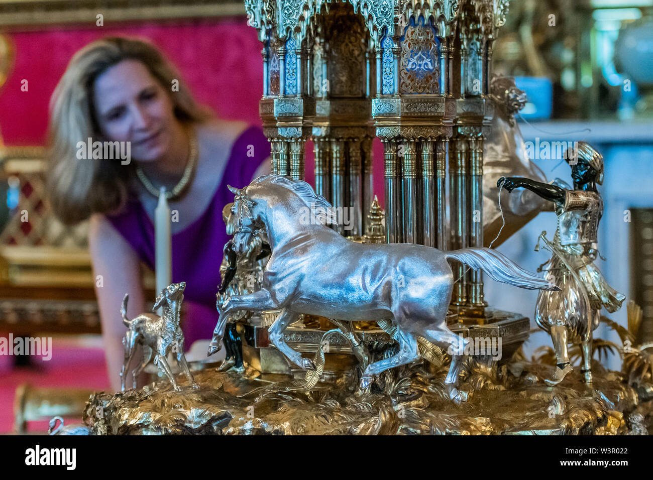 Buckingham palace queen victoria dinner hi-res stock photography and ...