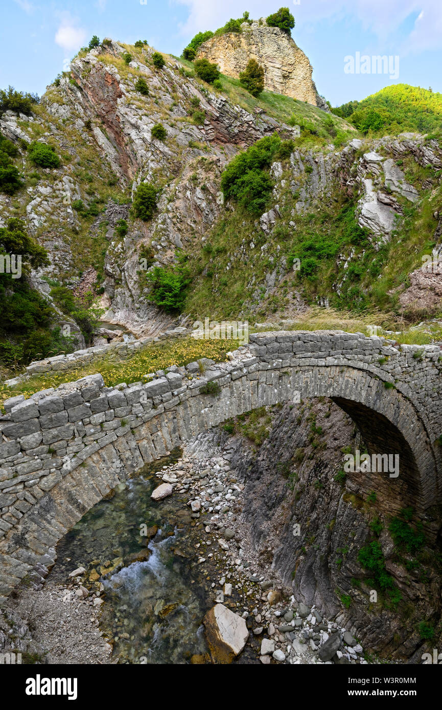The traditional stone Bridge of Mezilou in Thessaly, Greece Stock Photo ...