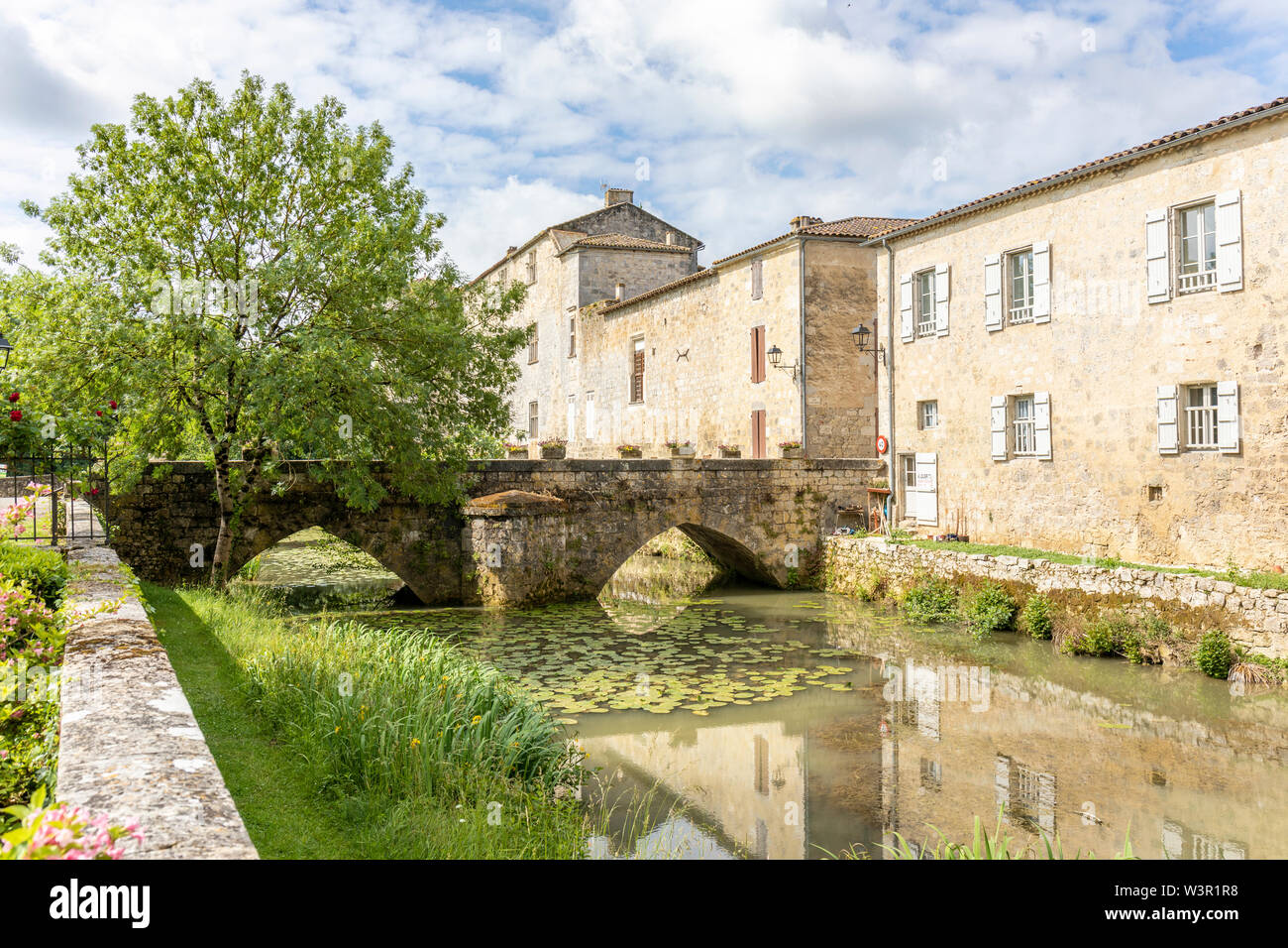 Beautiful village of france hi-res stock photography and images - Alamy