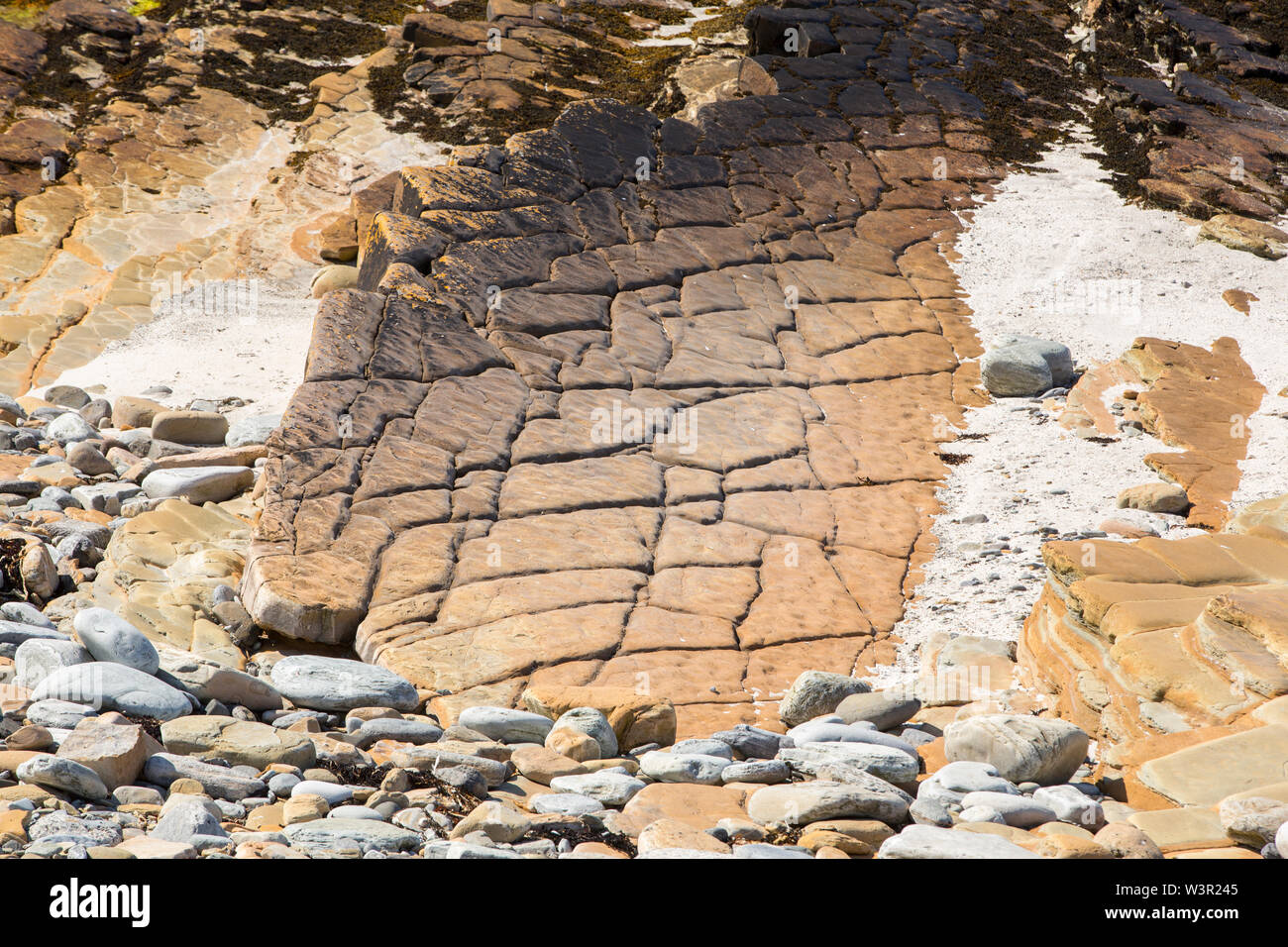 Cracks in rock hi-res stock photography and images - Alamy