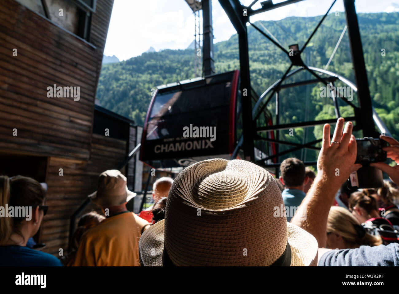 Person lift hi-res stock photography and images - Alamy