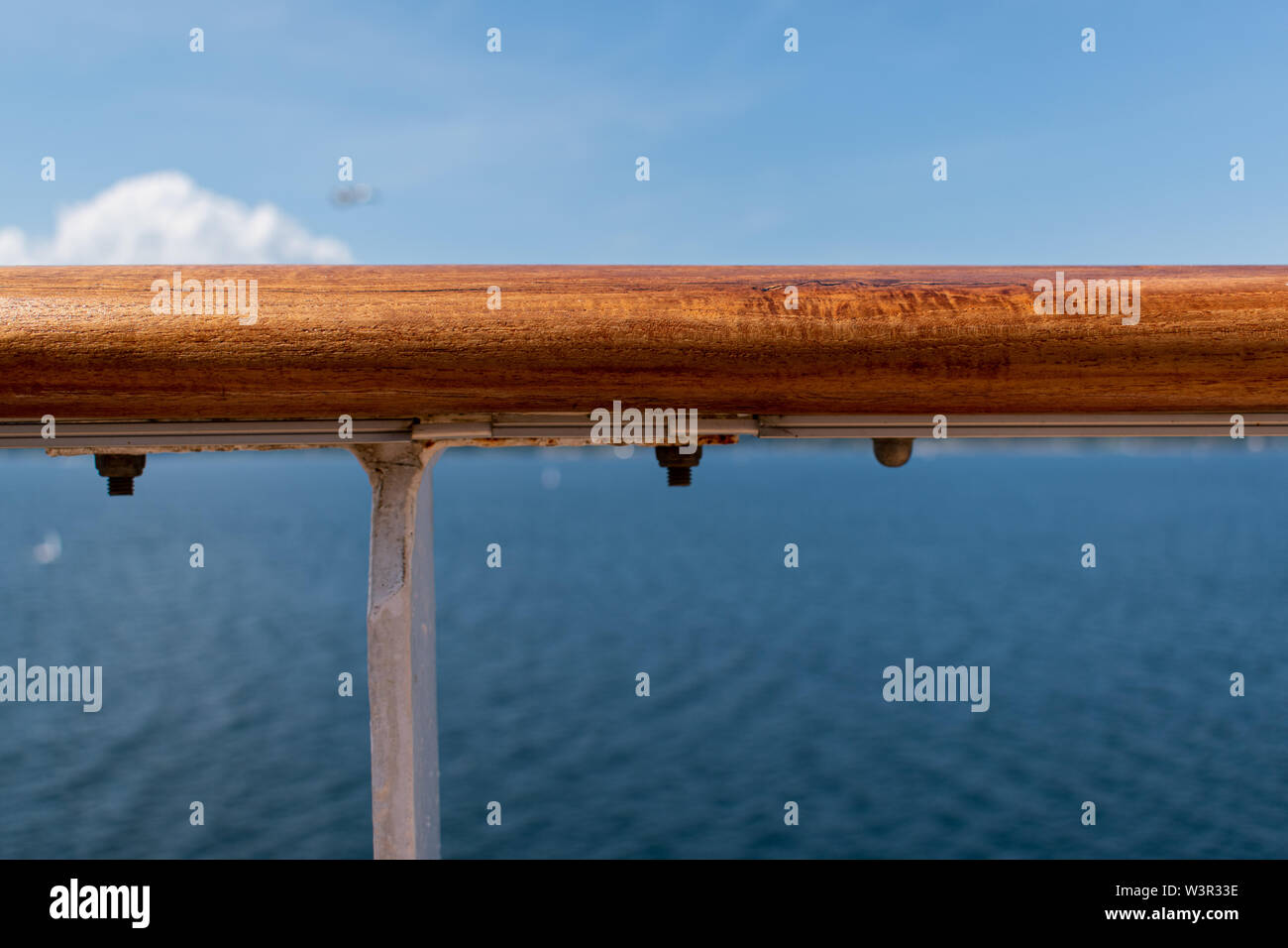 Ship to rail hi-res stock photography and images - Alamy