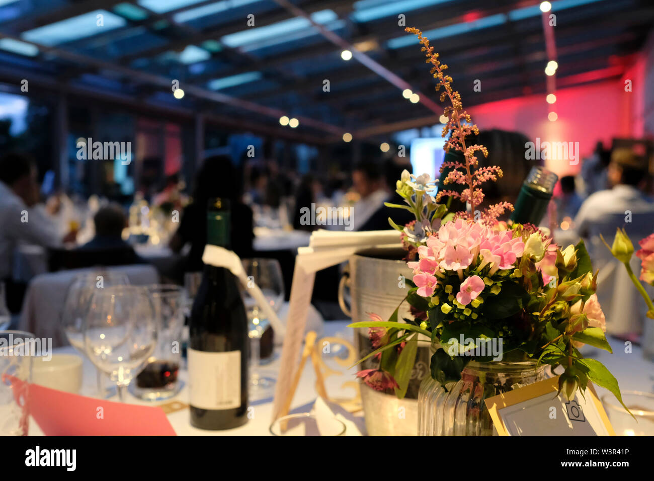 Gala dinner tables hi-res stock photography and images - Alamy