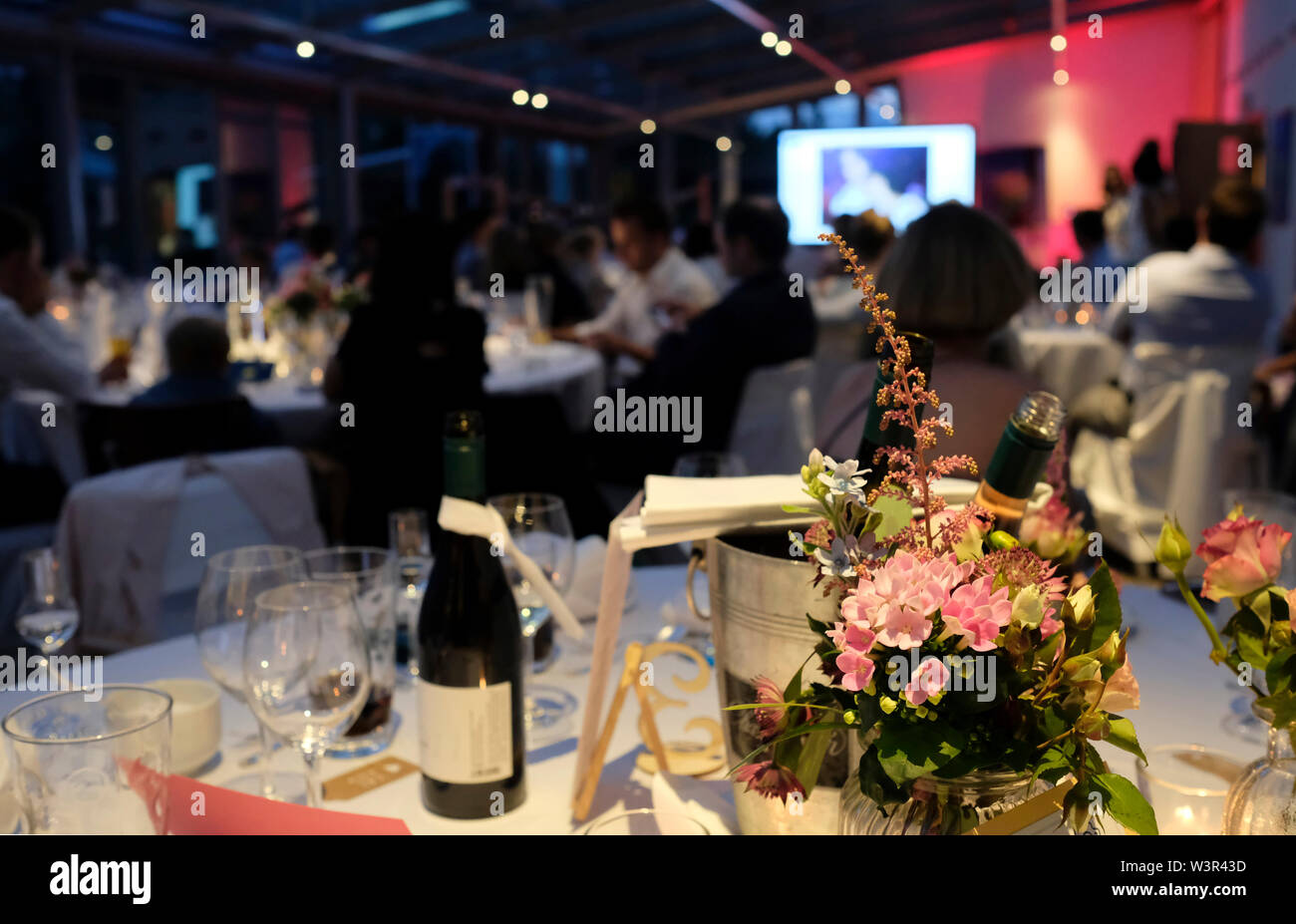 Gala dinner tables hi-res stock photography and images - Alamy