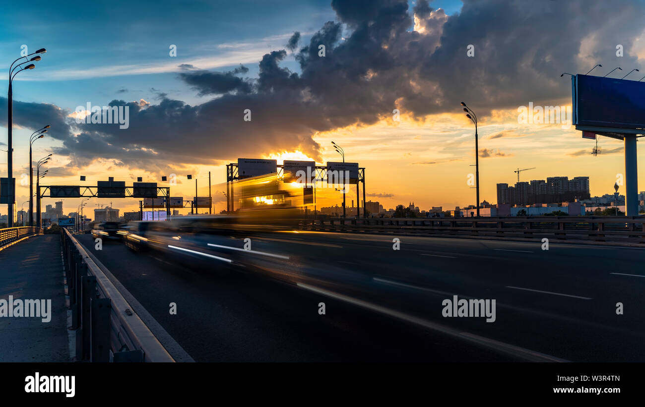 Urban thoroughfare hi-res stock photography and images - Alamy