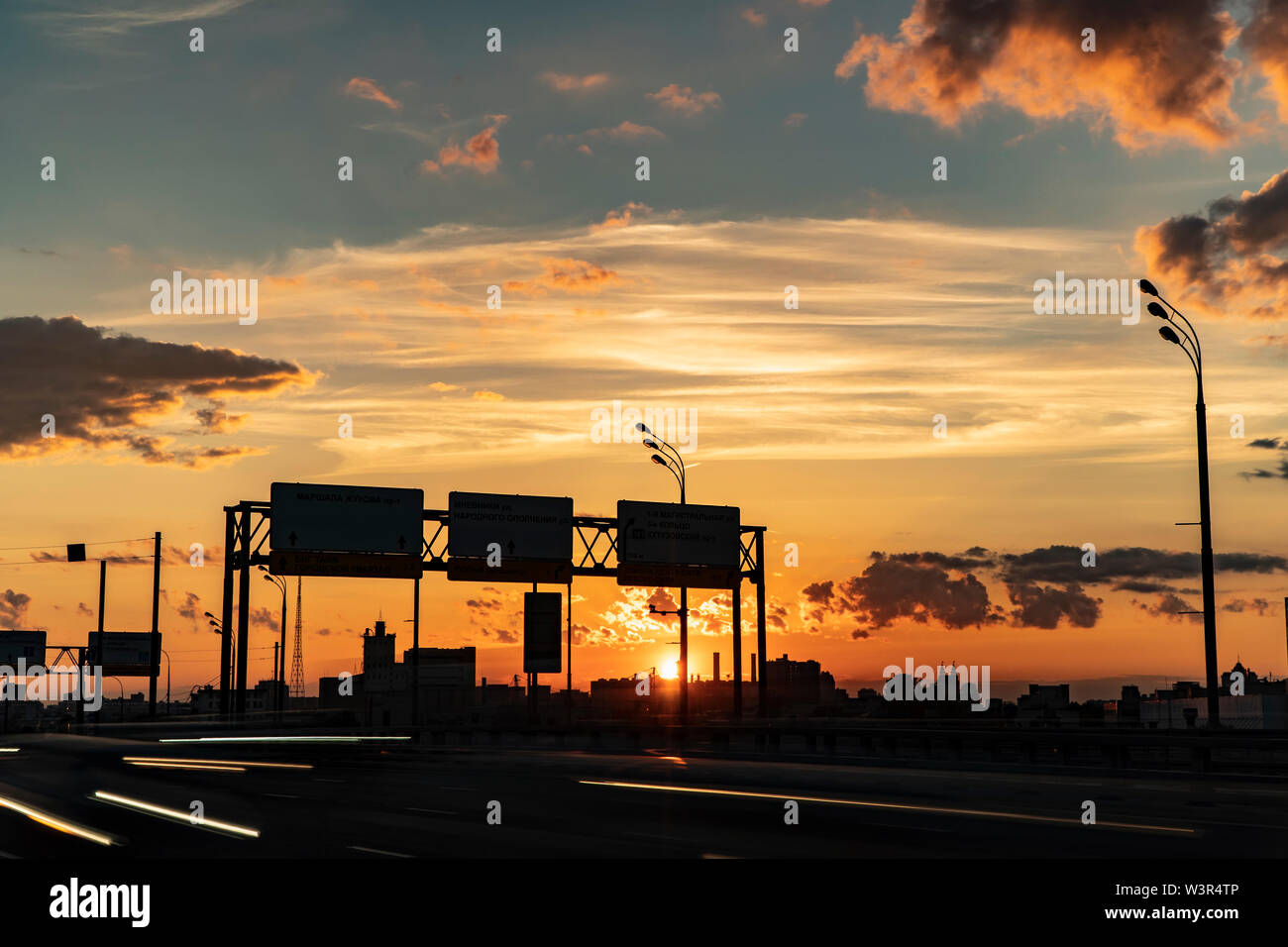 Urban thoroughfare hi-res stock photography and images - Alamy