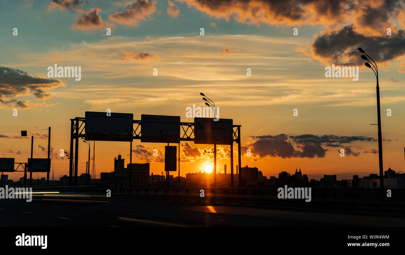 Urban thoroughfare hi-res stock photography and images - Alamy