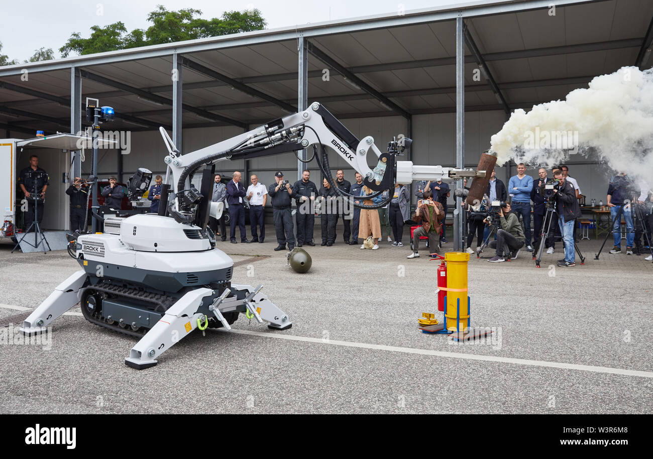 Brokk manipulator hi-res stock photography and images - Alamy