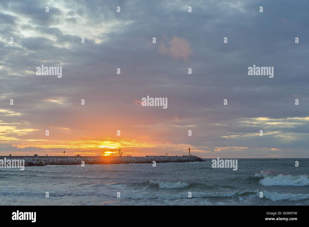 End of breakwater hi-res stock photography and images - Alamy