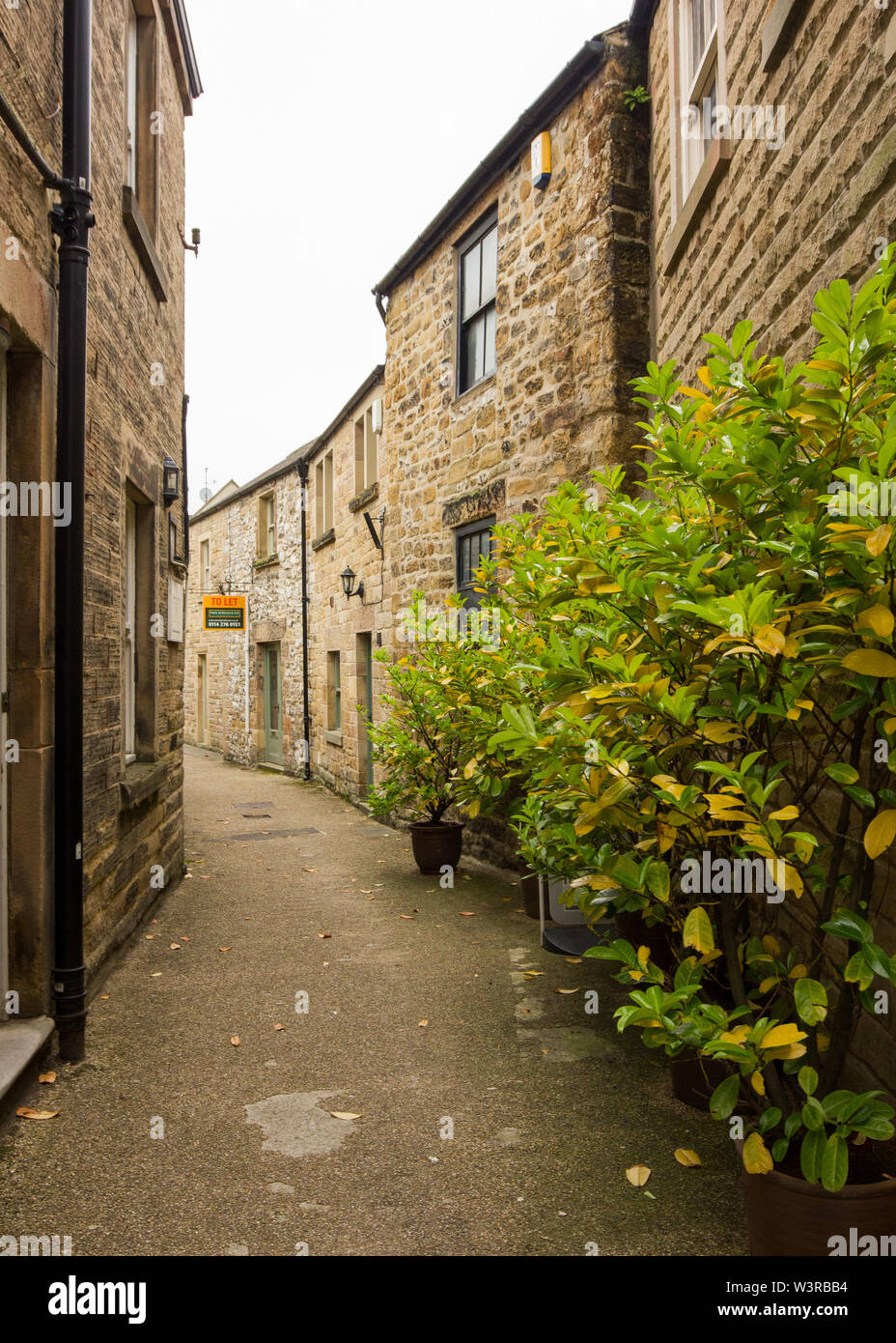 Hidden alley way hi-res stock photography and images - Alamy