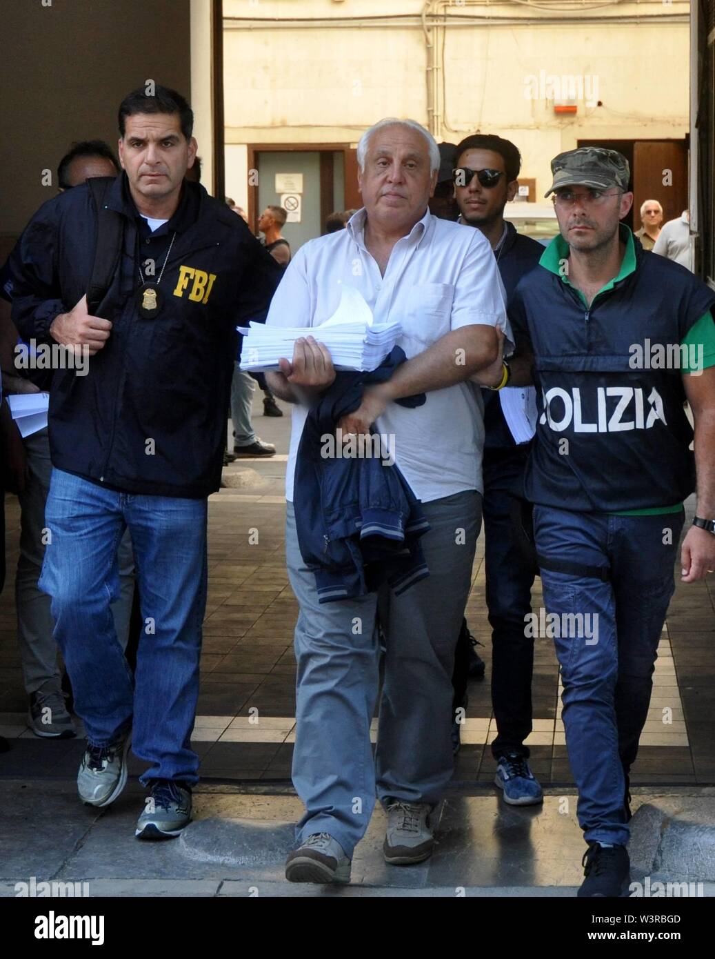 Anti-mafia operation by police arrests of the Flying Squad. In the ...