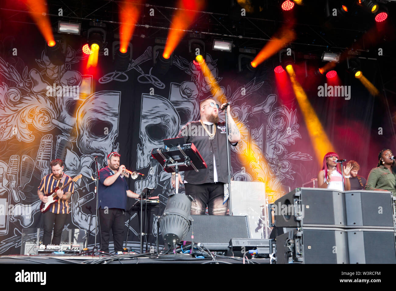 Ragnbone man singer hi-res stock photography and images - Alamy