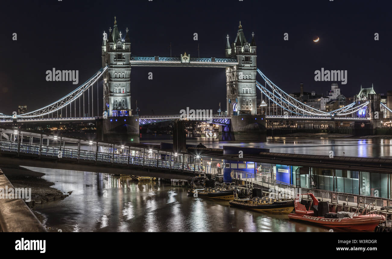 Partial lunar eclipse over Tower Bridge in London Stock Photo - Alamy