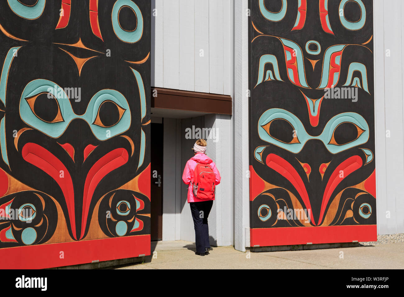 Sitka tribe community house hi-res stock photography and images - Alamy