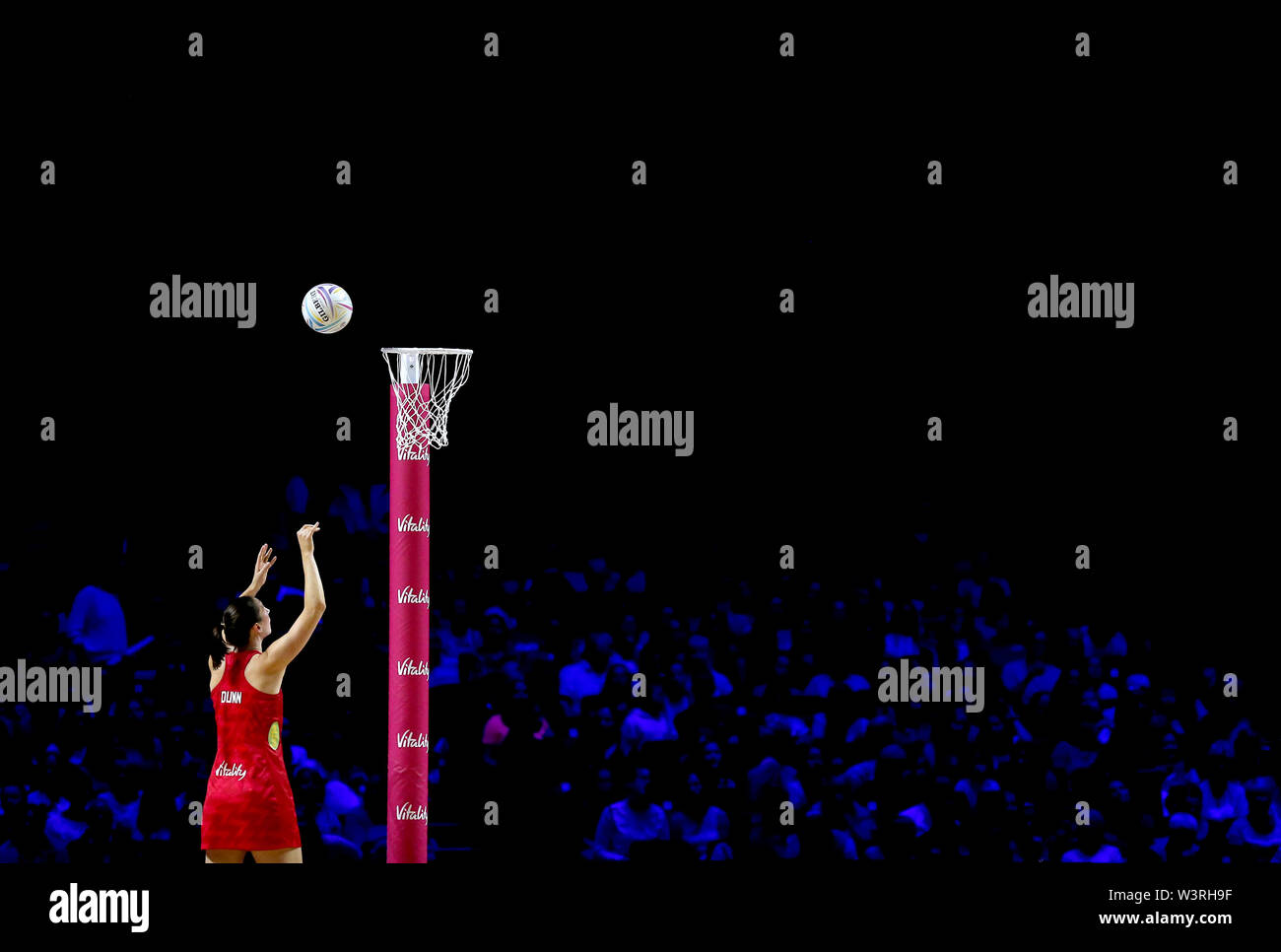 Englands rachel dunn shoots netball world cup hi-res stock photography ...