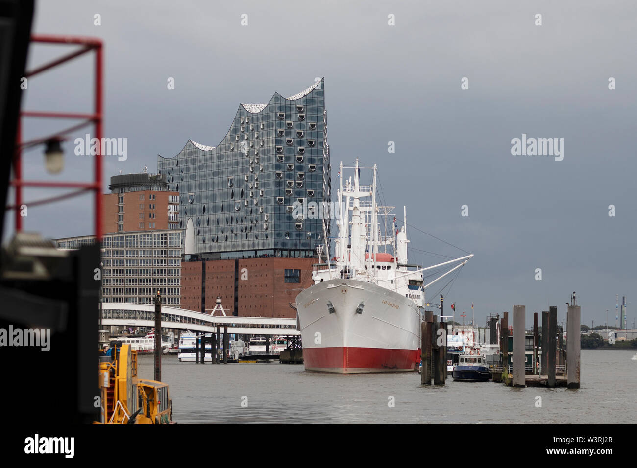 Famous harbor building hi-res stock photography and images - Alamy