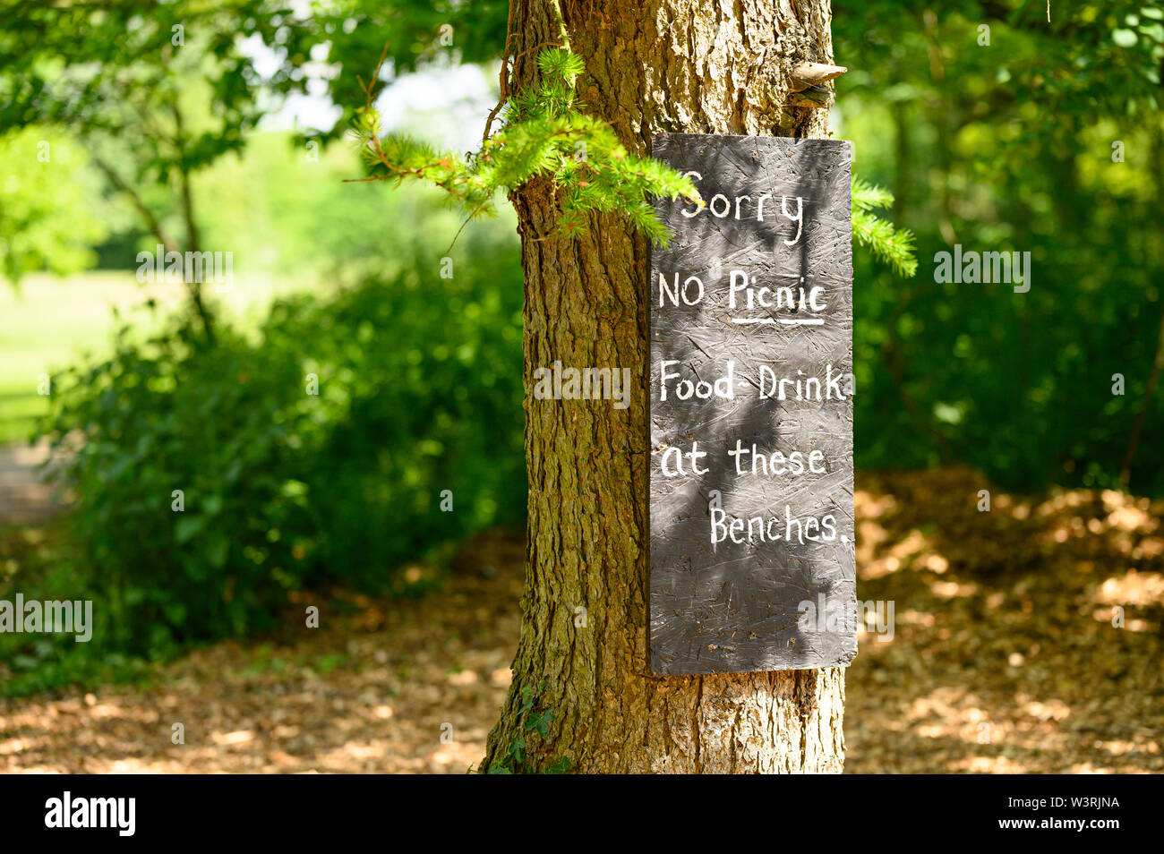 Picnic sign hi-res stock photography and images - Alamy