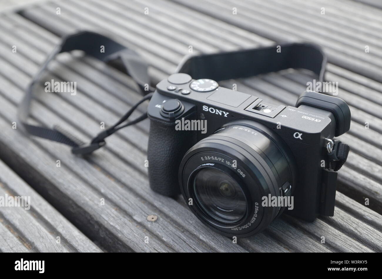 Mirrorless camera Sony a6500 Stock Photo - Alamy