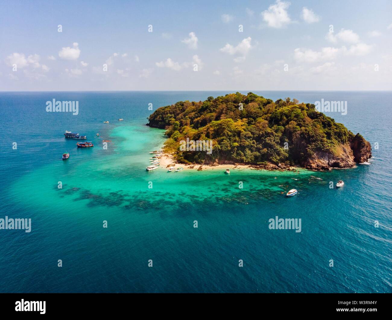 Aerial shot of a small green island in the middle of the ocean Stock ...