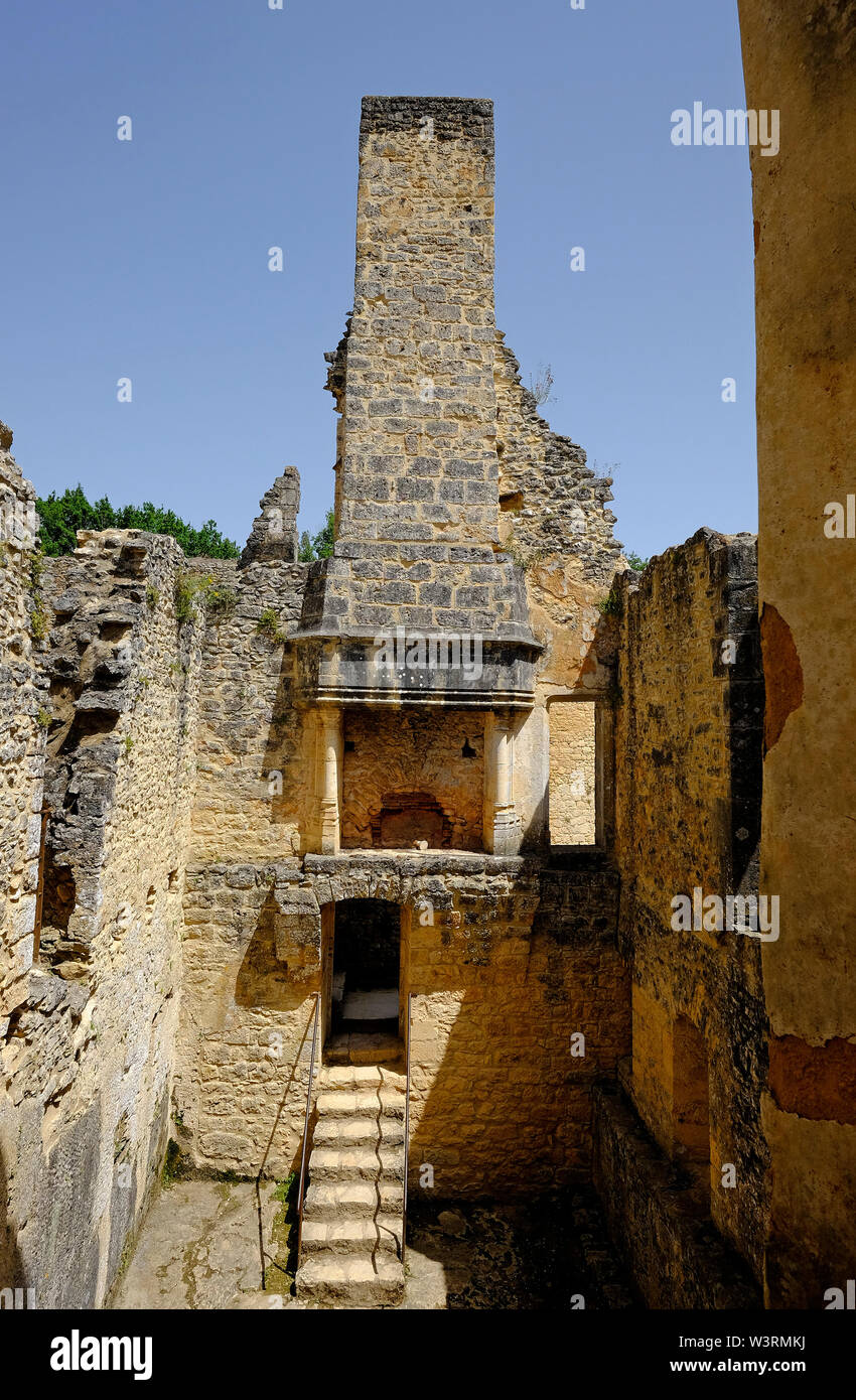 chateau de bonaguil, fumel, lot valley, france Stock Photo - Alamy