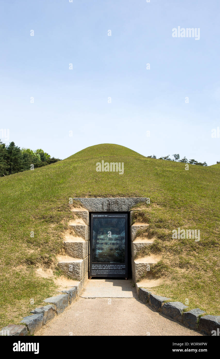 Royal tomb of King Muryeong of Korea in Gongju city Stock Photo - Alamy