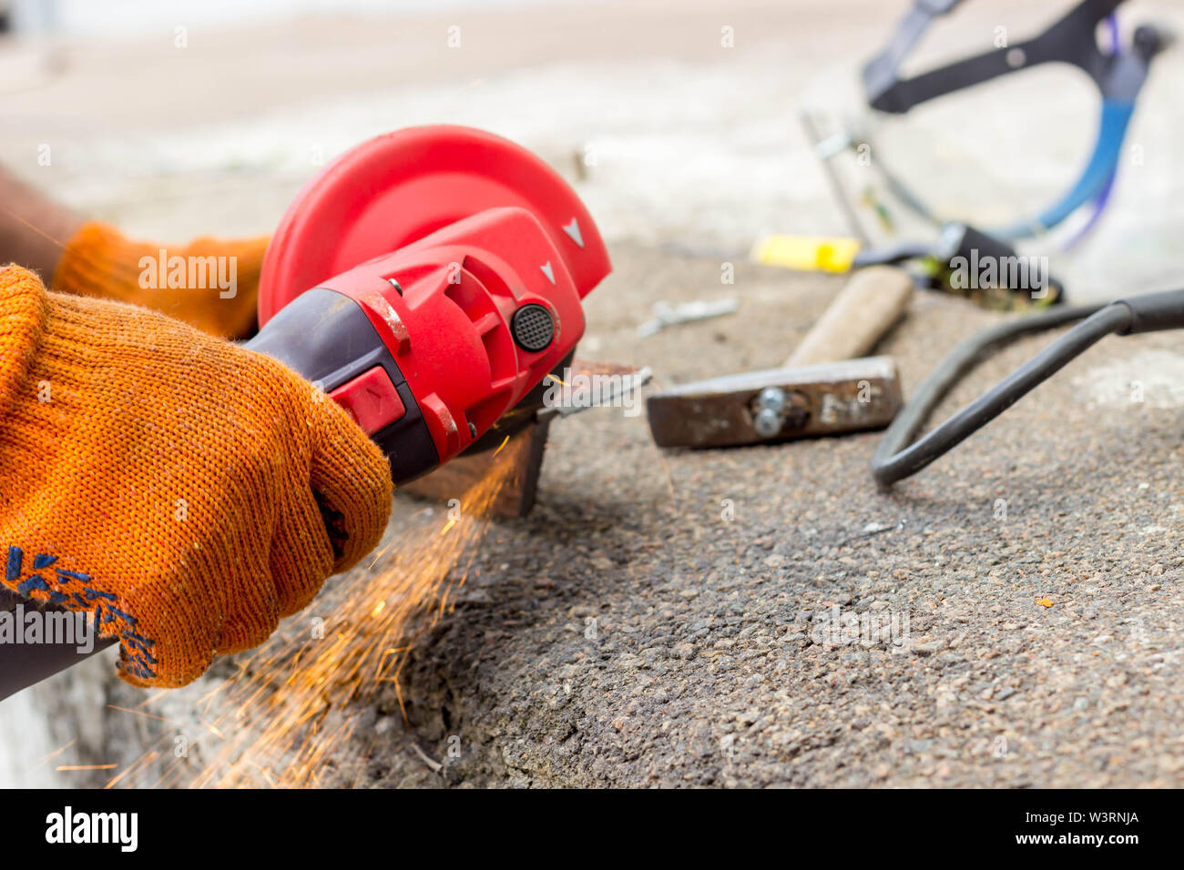 Angle grinder steel hi-res stock photography and images - Alamy