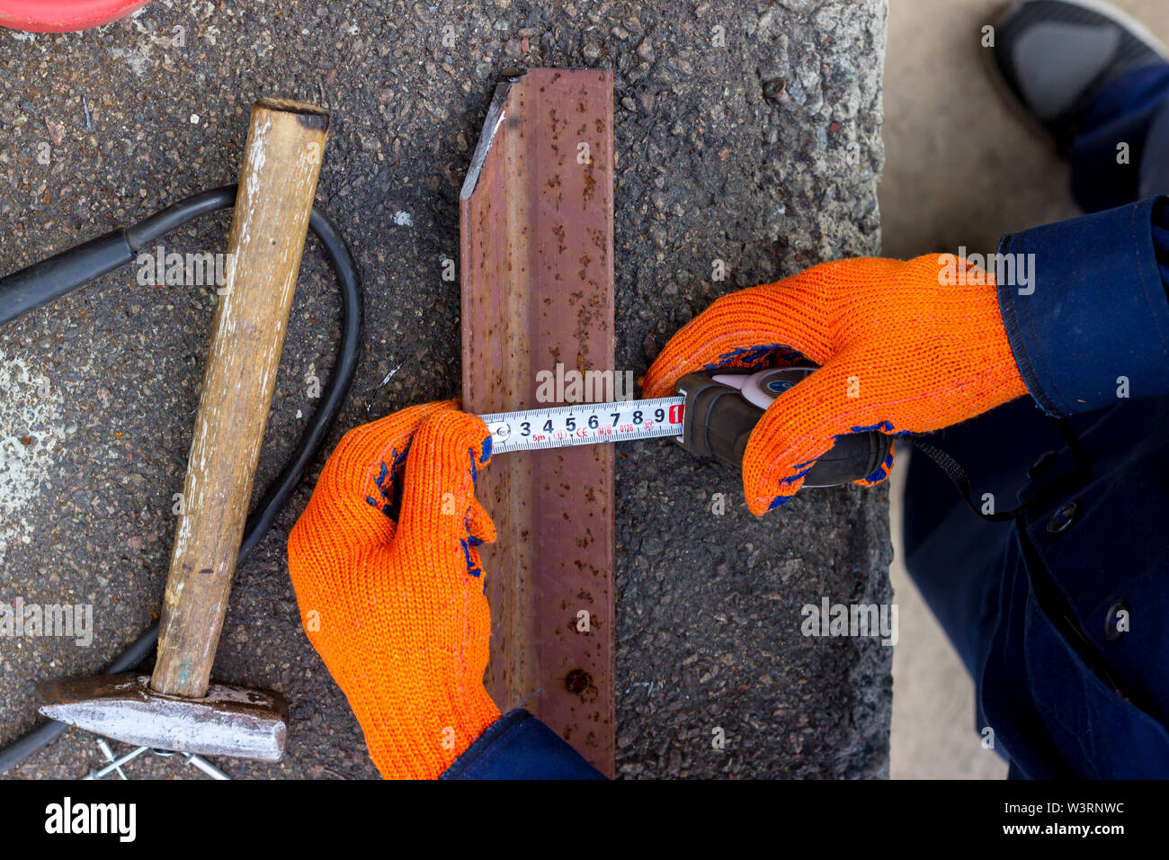 Using measuring instrument hi-res stock photography and images - Alamy