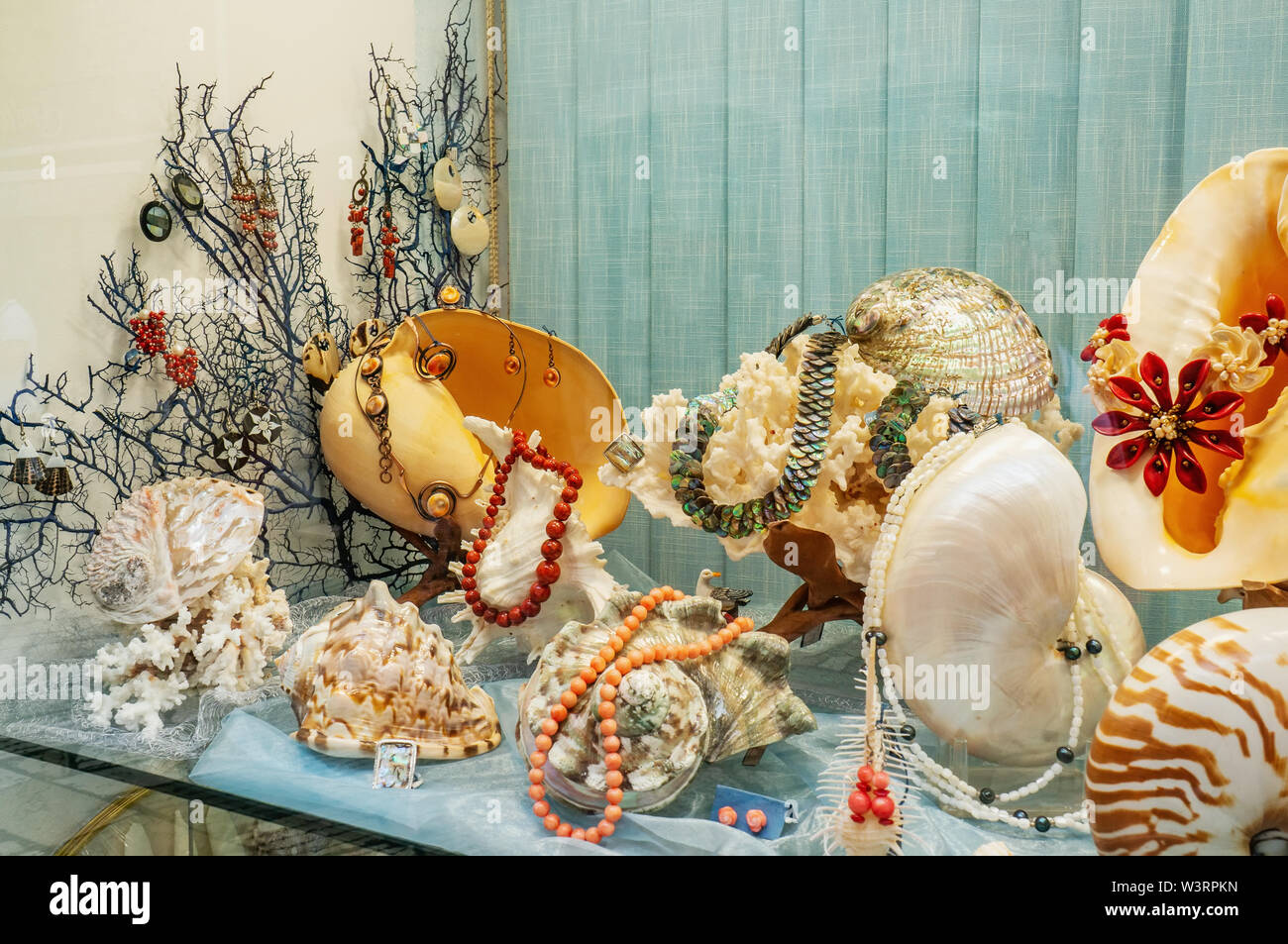 Selling seashells hi-res stock photography and images - Alamy