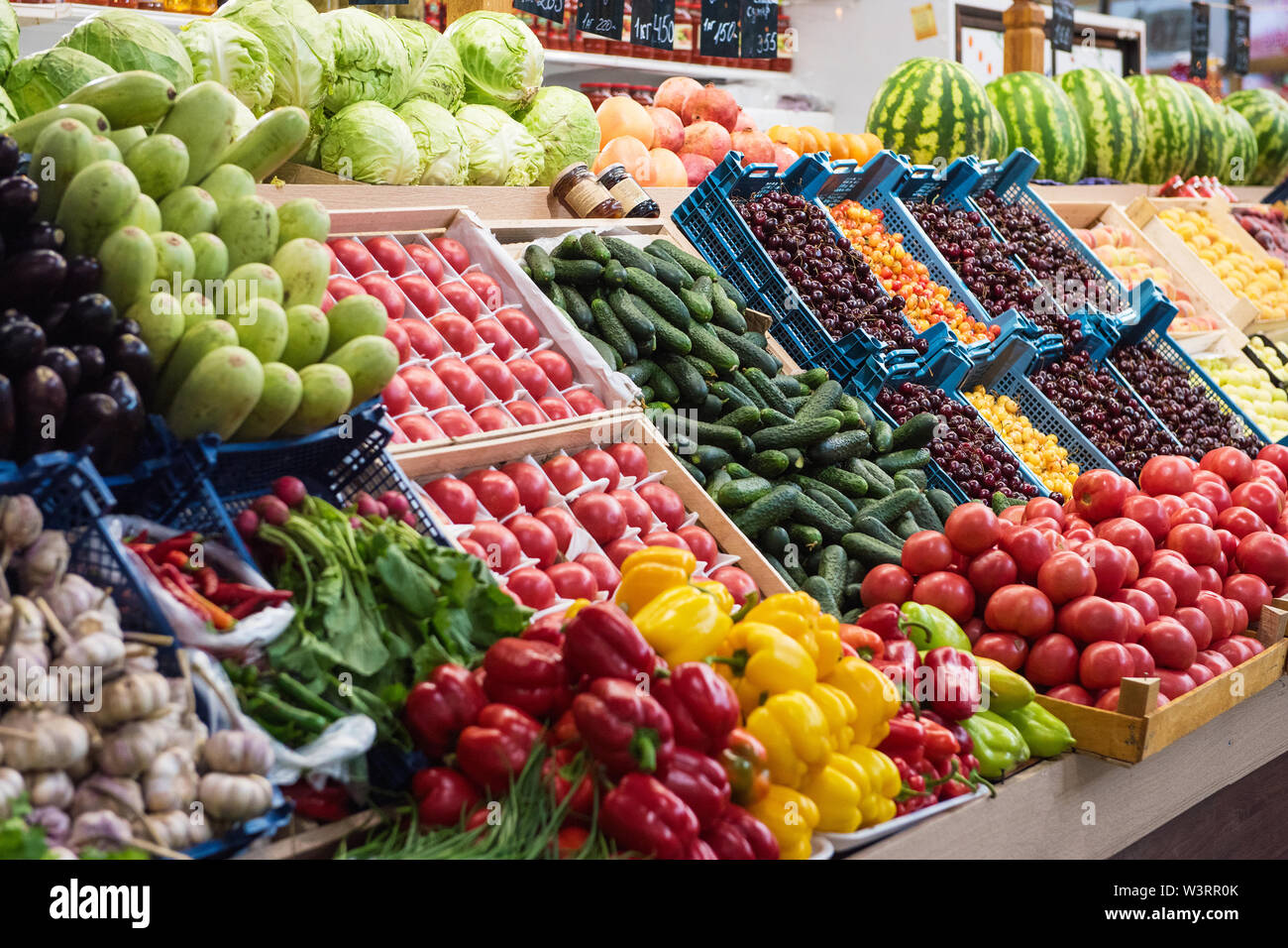 Vegetable farmer market counter Stock Photo - Alamy