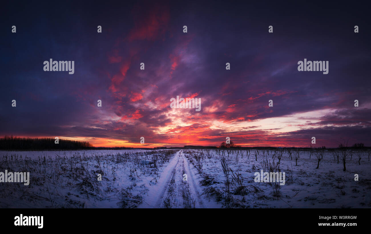 Wallpaper snowy hi-res stock photography and images - Alamy