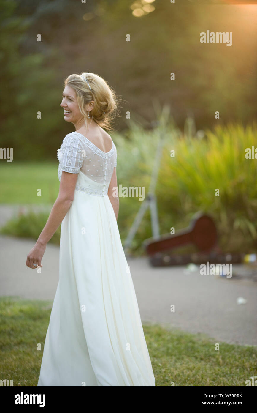 Young adult bride standing in a garden on her wedding day Stock Photo ...