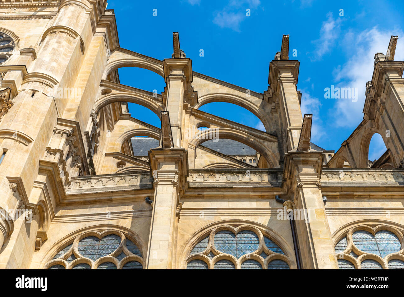 Apse with flying buttresses hi-res stock photography and images - Alamy