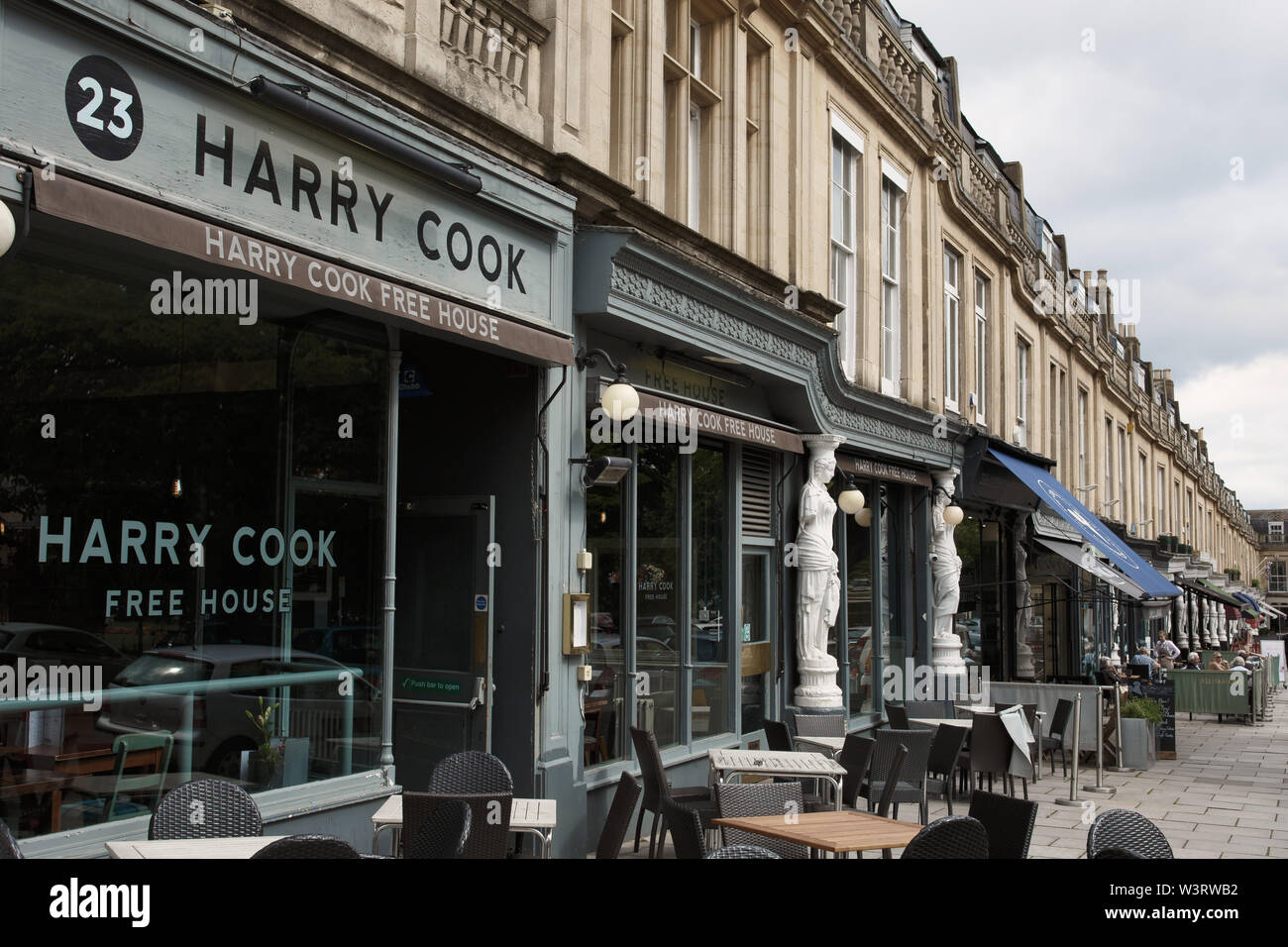 Cheltenham pub hi-res stock photography and images - Alamy