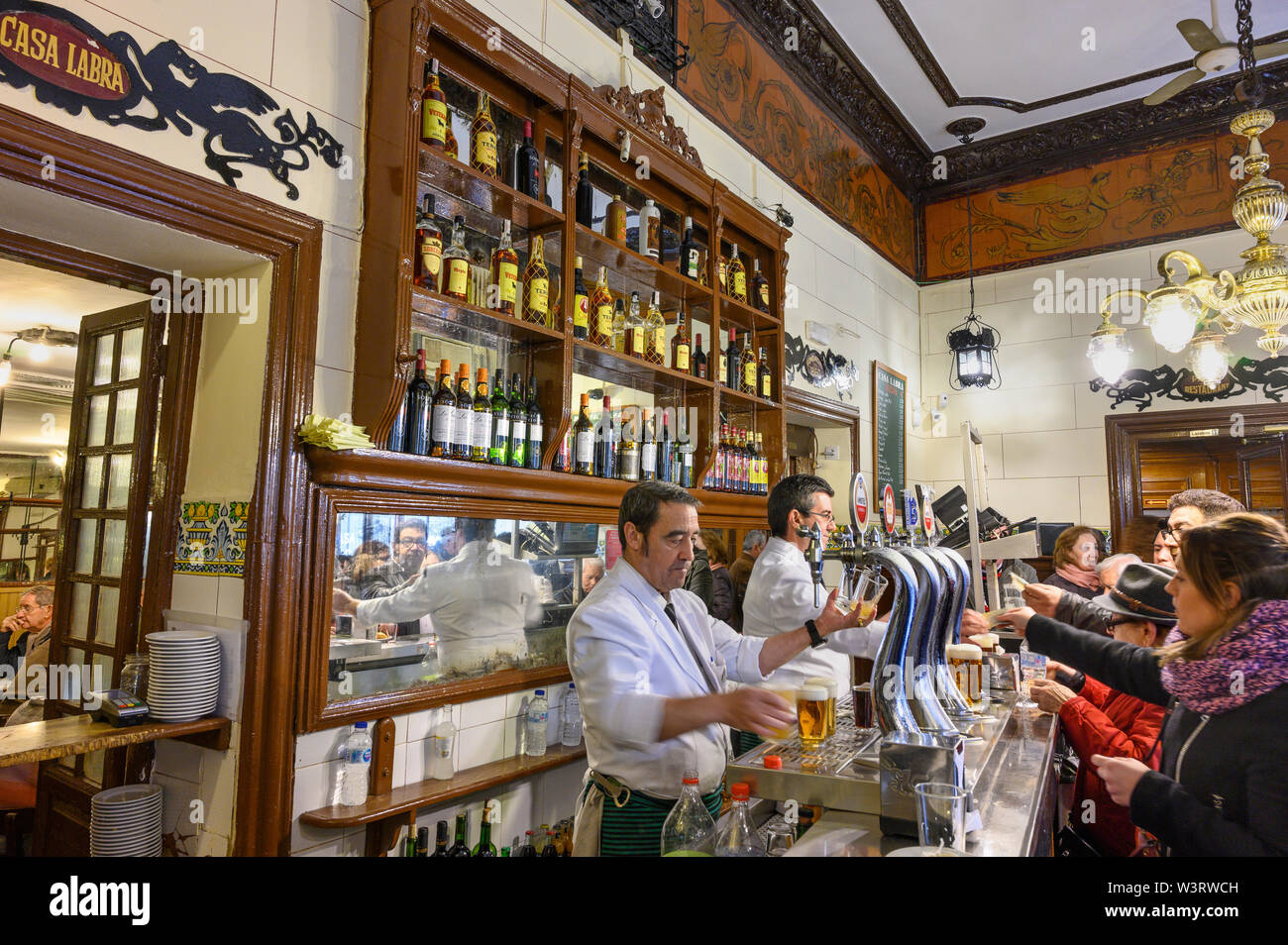 Puerta del restaurante hi-res stock photography and images - Alamy