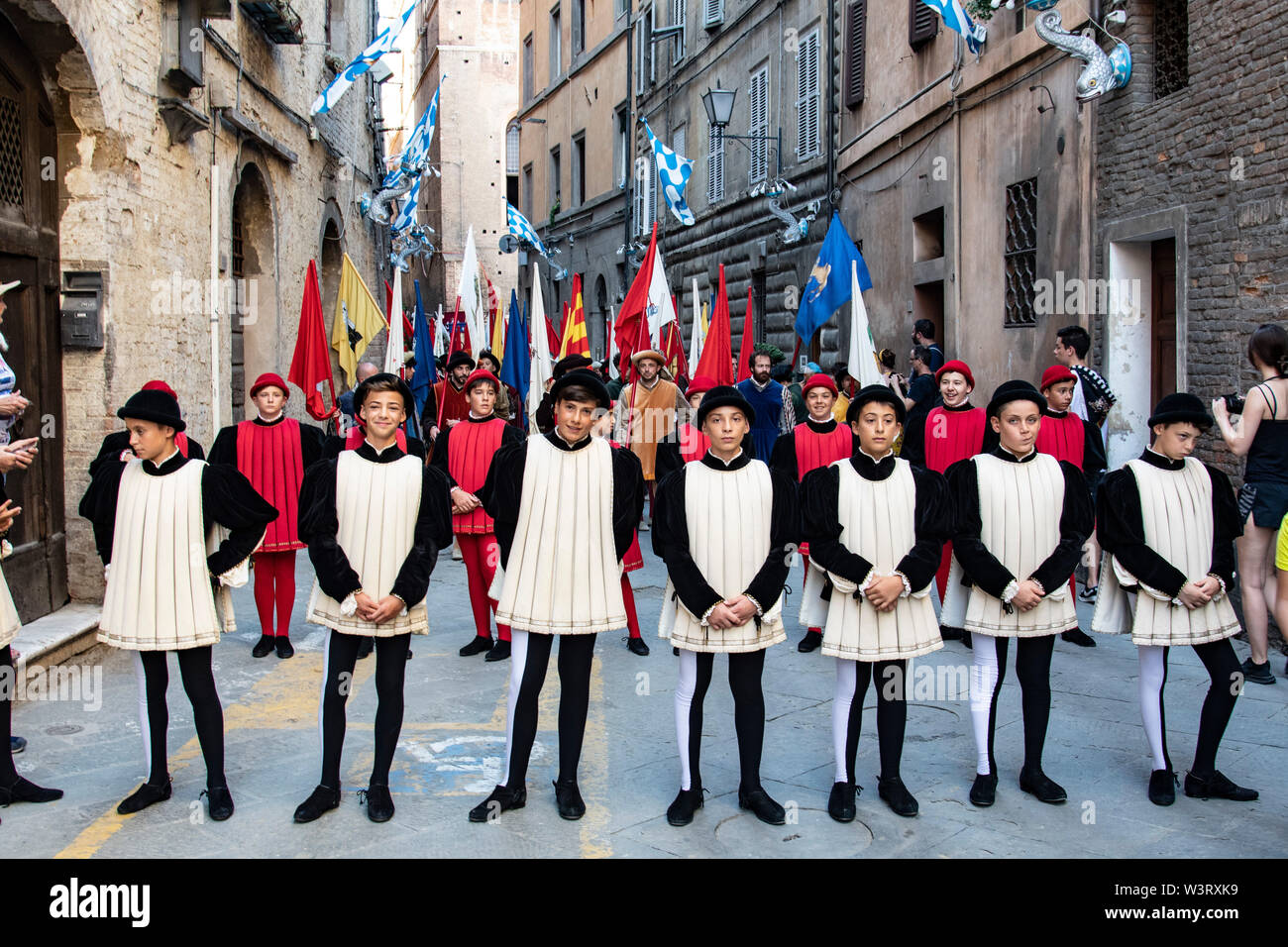 Boys in medieval costume hi-res stock photography and images - Alamy