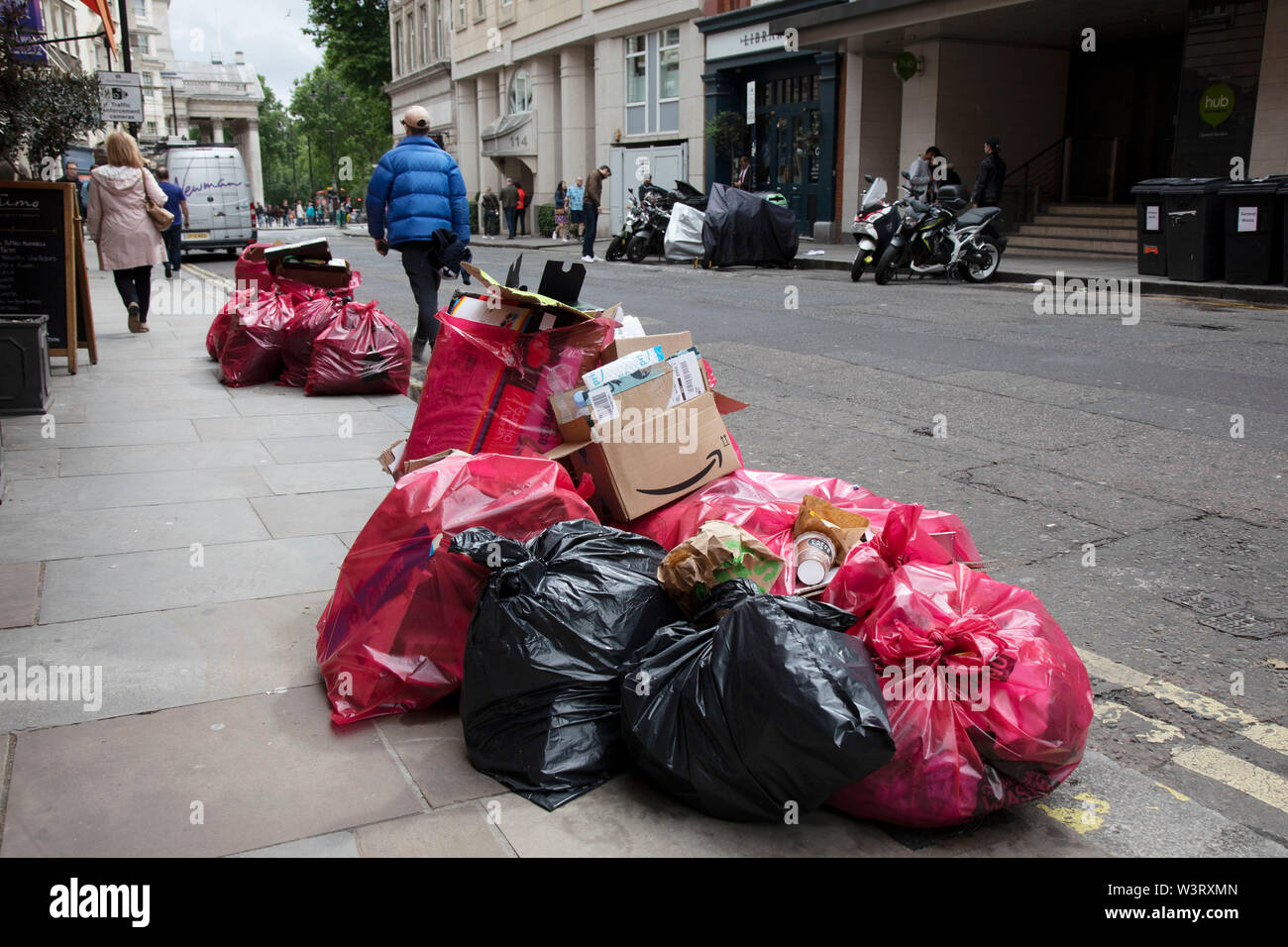 Cleaning london streets hi-res stock photography and images - Alamy