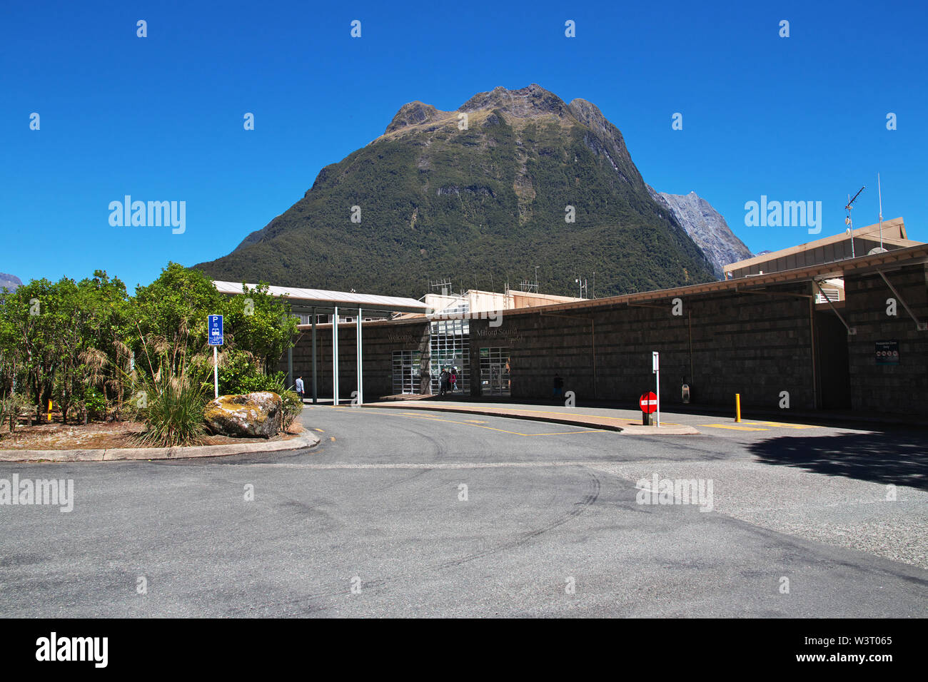 Cruise to Milford Sound Fjord, New, Zealand Stock Photo - Alamy