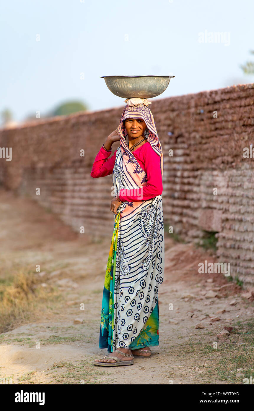 AGRA - FEB 28: Indian Woman Worker in Agra on February 28. 2018 in ...