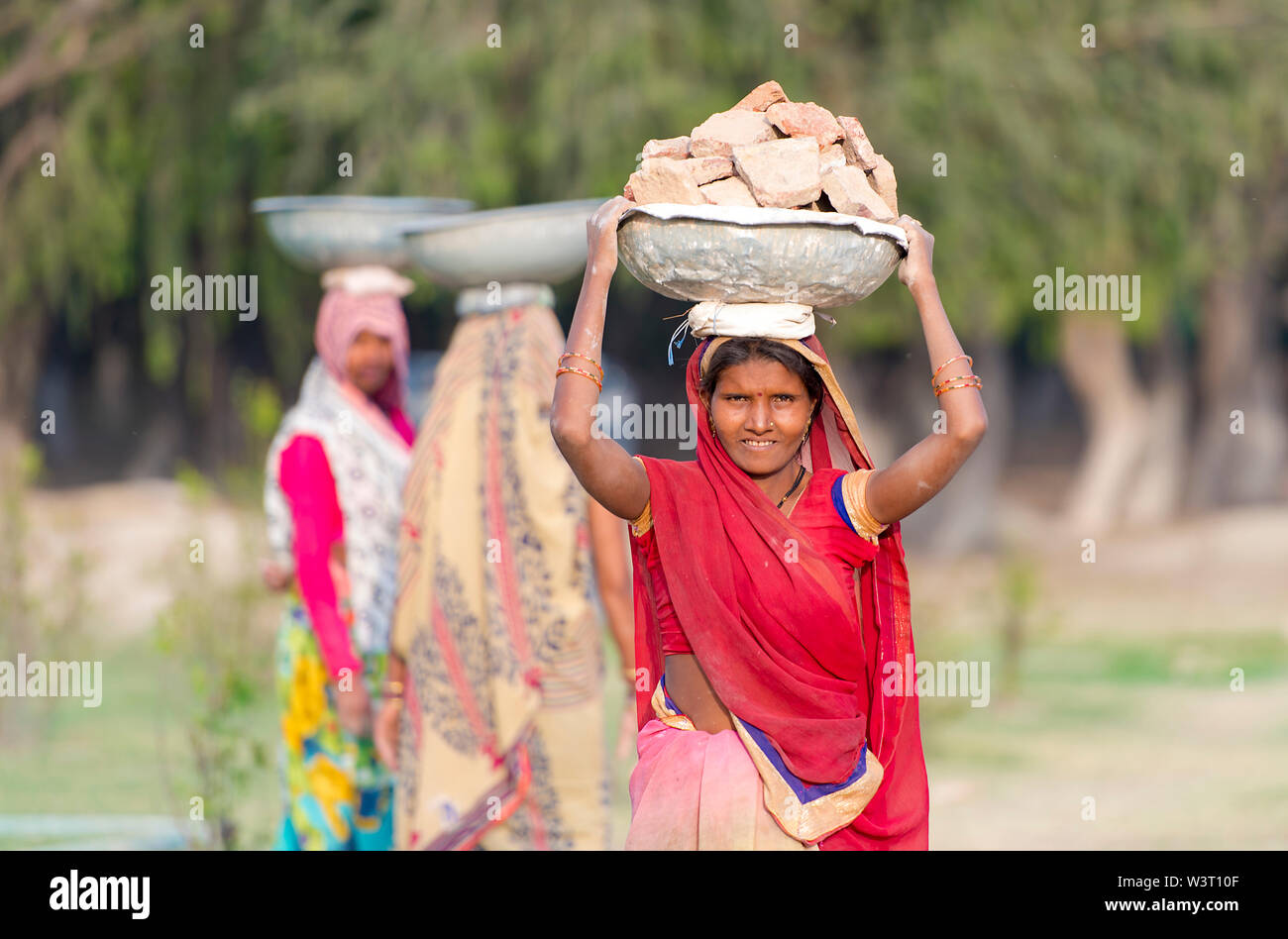 Indian woman worker in agra hi-res stock photography and images - Alamy