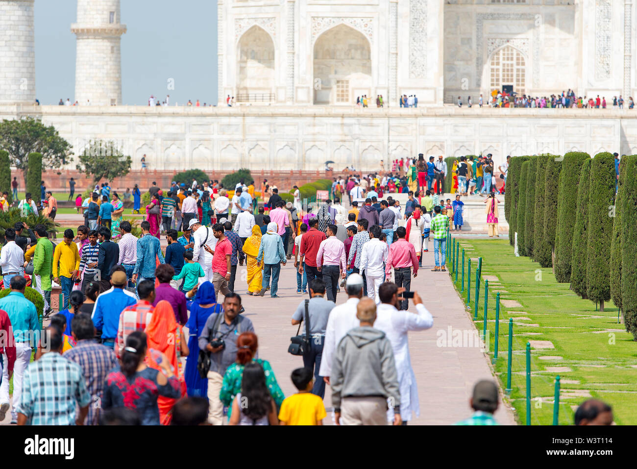 India crowd hi-res stock photography and images - Alamy