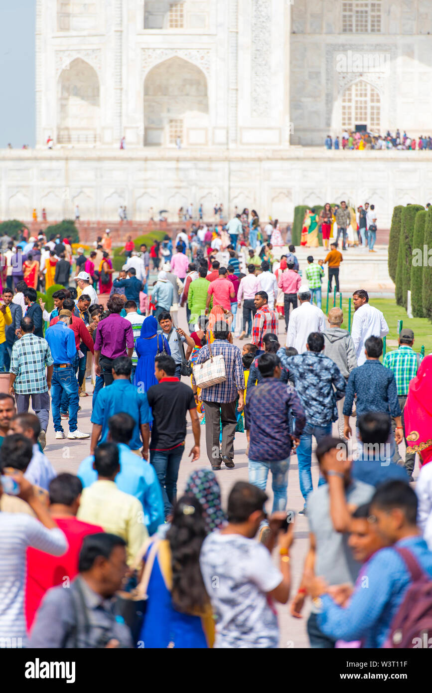 India crowd hi-res stock photography and images - Alamy