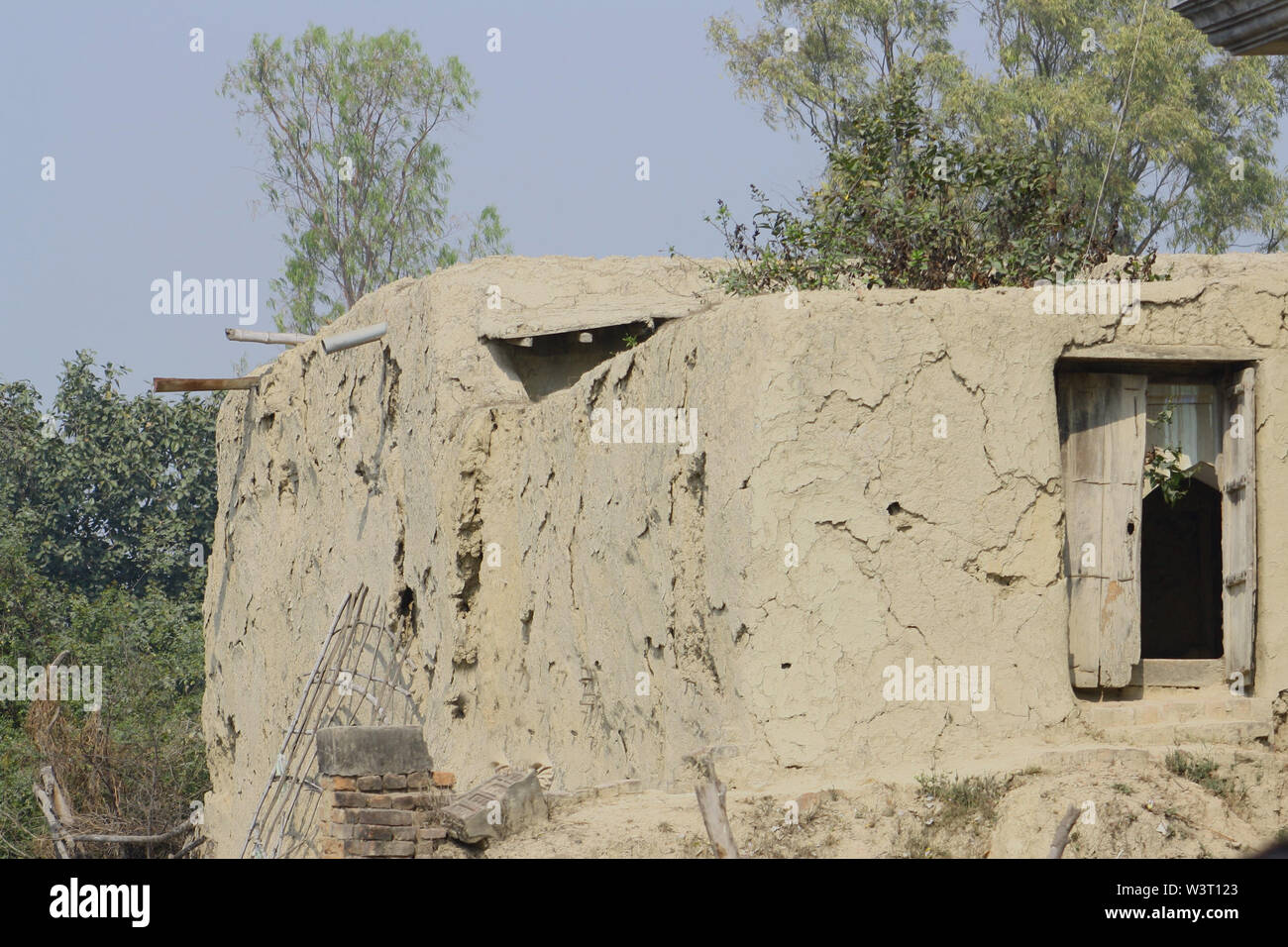 Mud house hi-res stock photography and images - Alamy