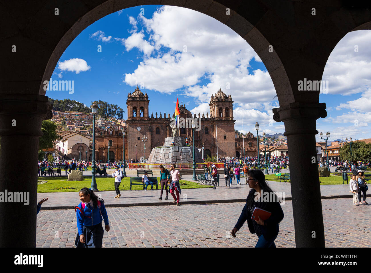 General view through the arches of the Plaza de Armas, Cathedral and ...