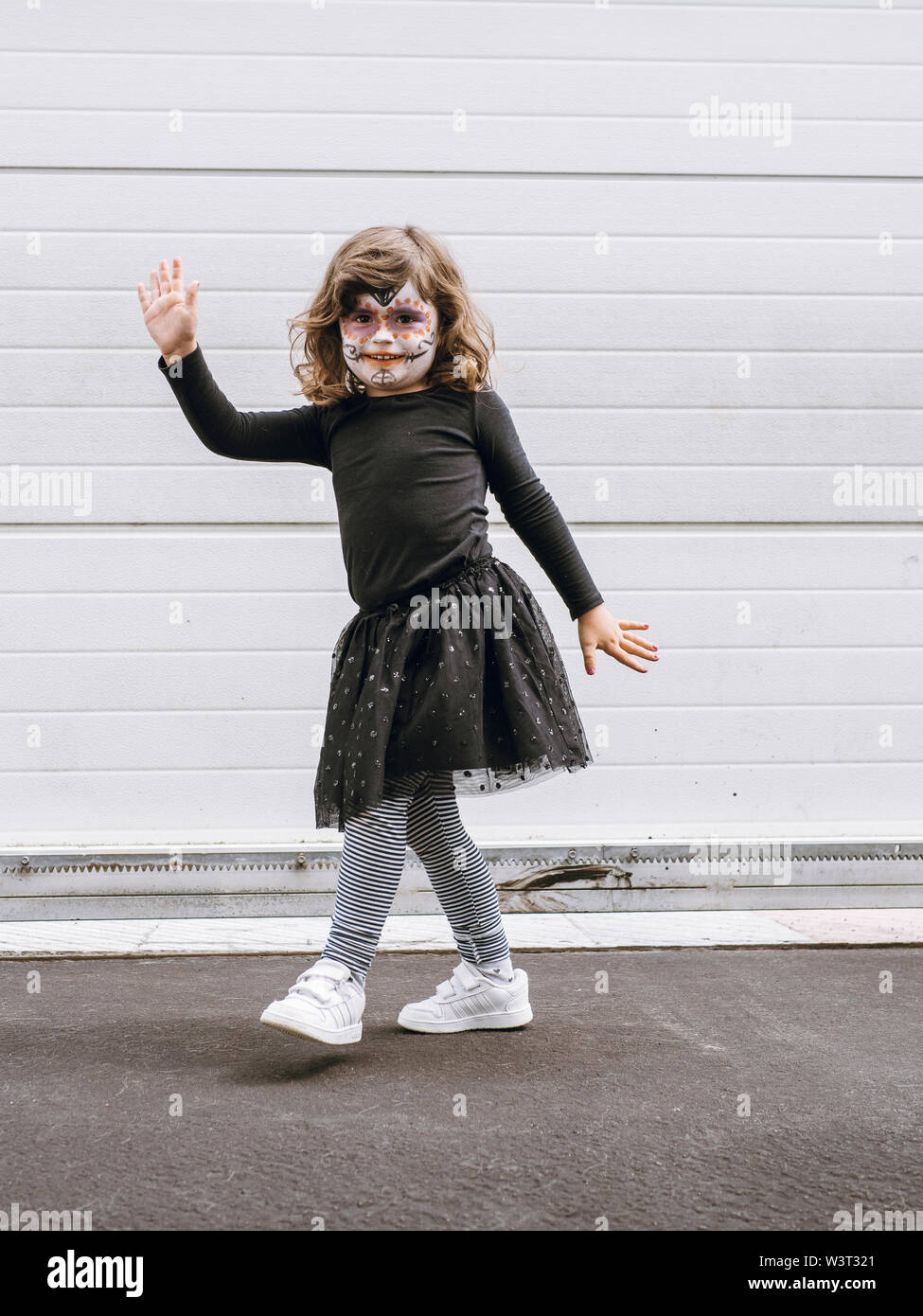 Skeleton dance hi-res stock photography and images - Alamy