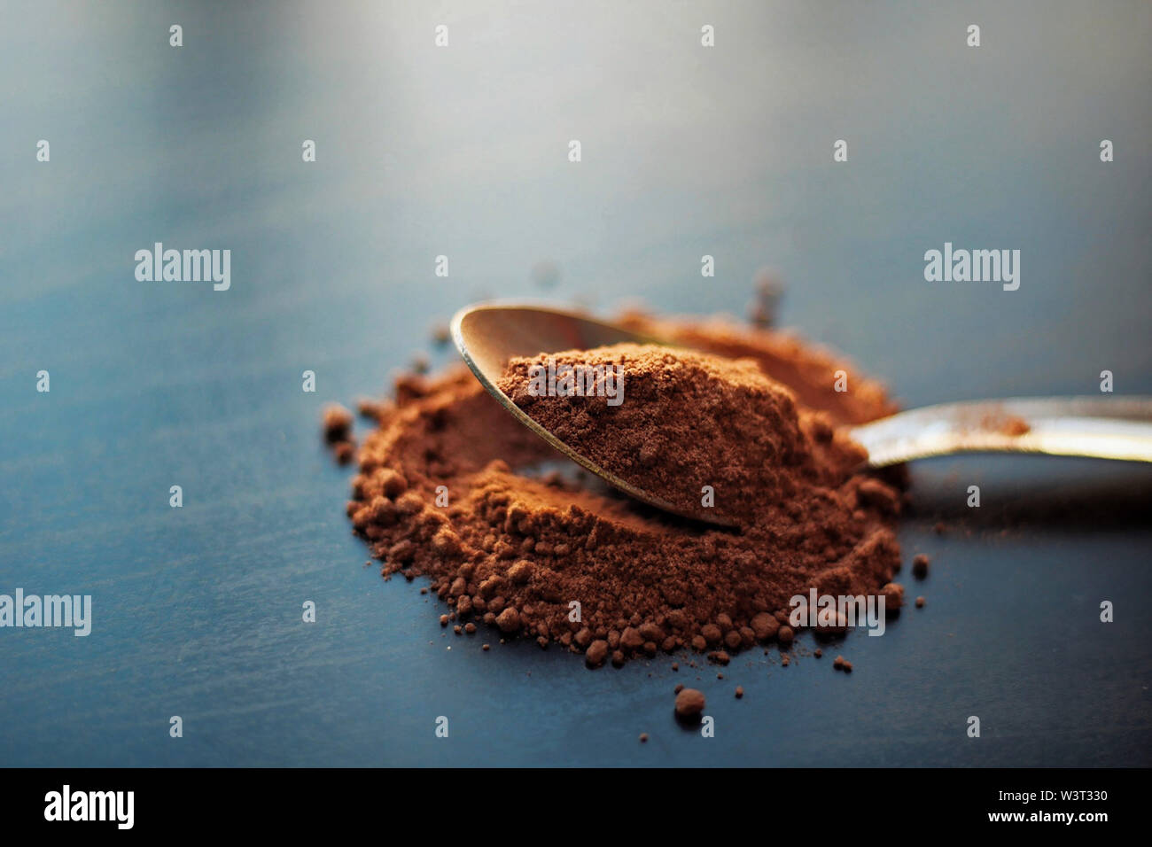 Chocolate powder on spoon hi-res stock photography and images - Alamy