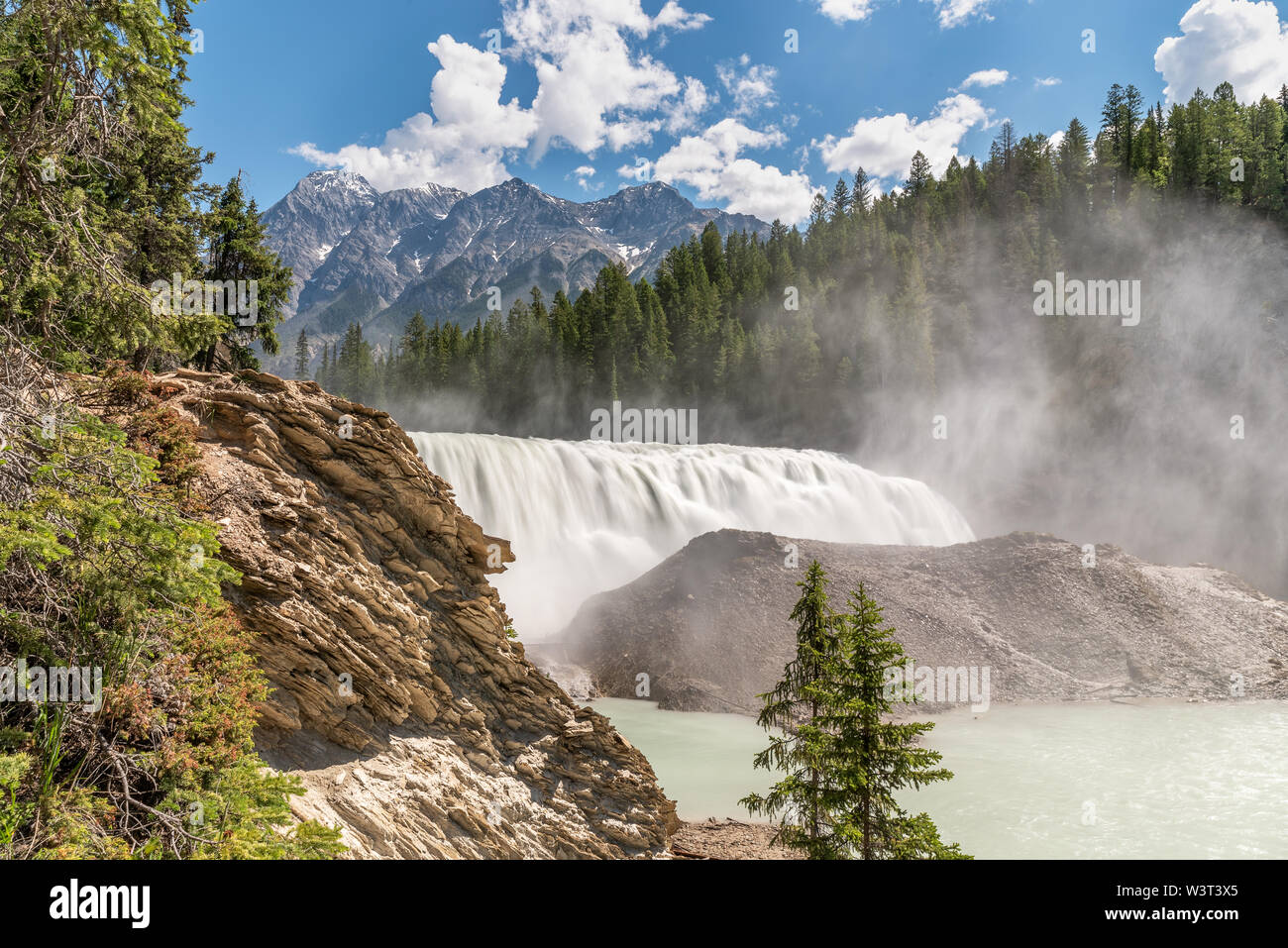 Wapta falls yoho national park hi-res stock photography and images - Alamy